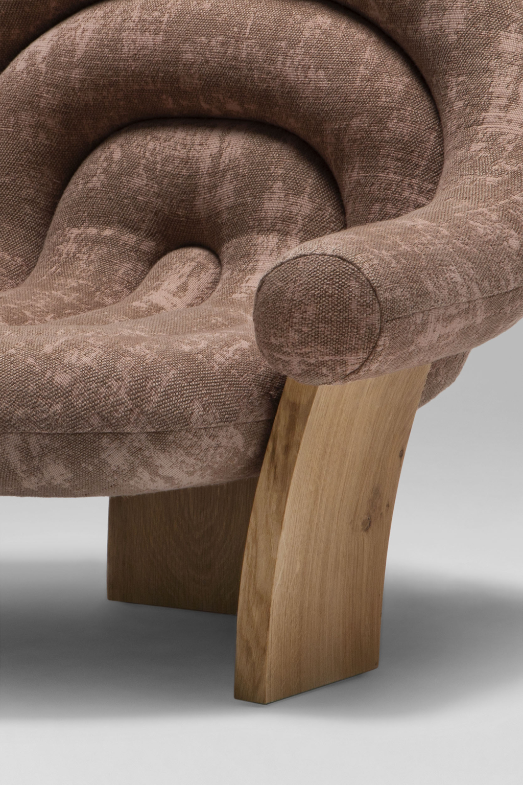 STUDIOTWENTYSEVEN • ARCUS LOUNGE CHAIR BY EMMA DONNERSBERG